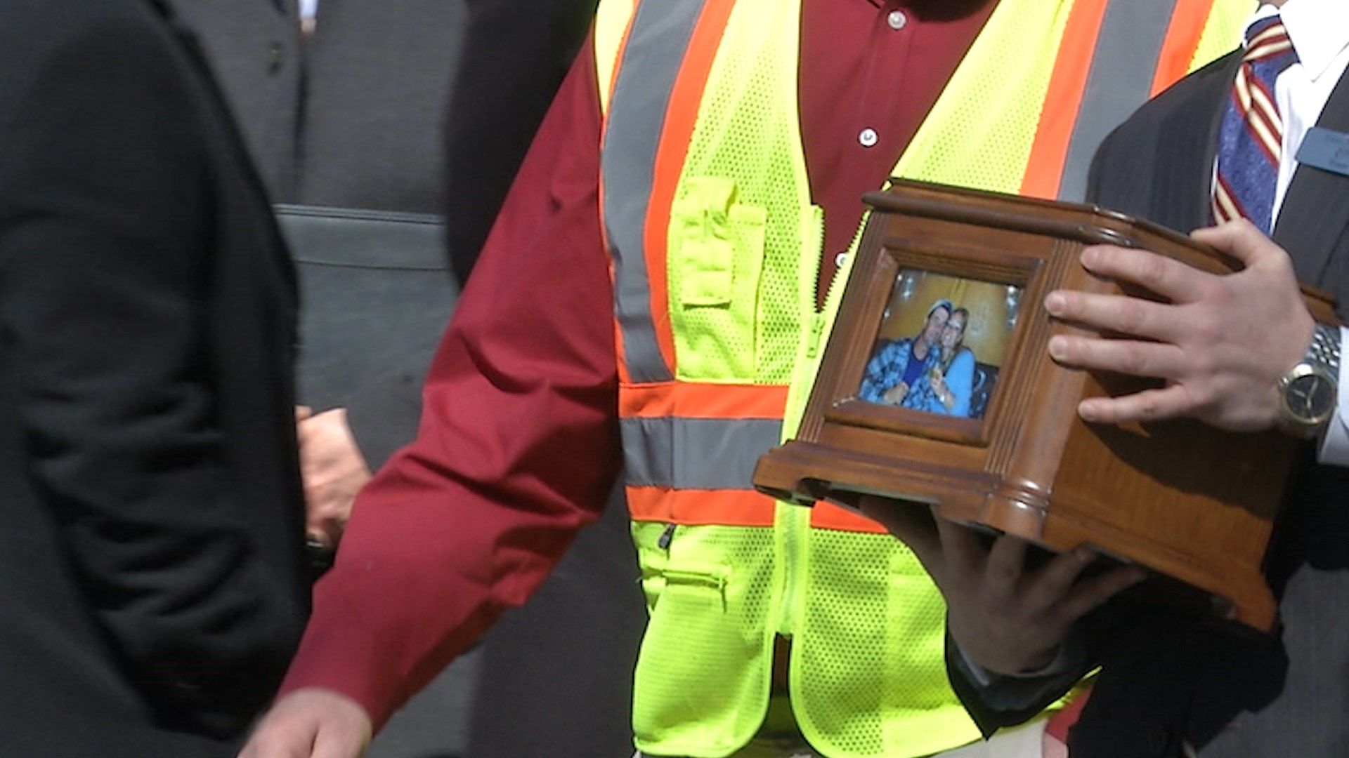Hundred's Honor Former NYSDOT Worker Matt Howe at Funeral Procession - WICZ